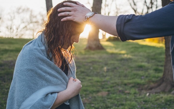 ¿Es bíblico ungir con aceite a los enfermos? – Pensamiento Pentecostal ...
